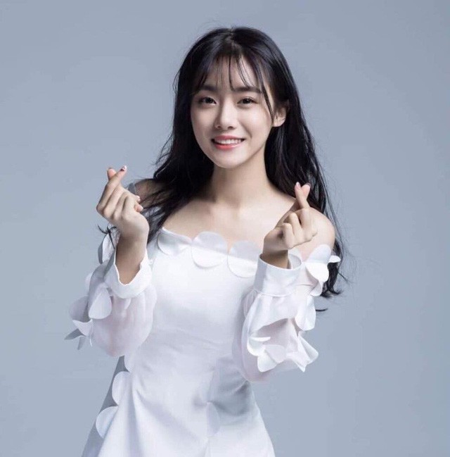 Vừa đại thắng CKTG 2018, IG Rookie lại khiến cả thế giới ghen tỵ khi công khai mối tình với nữ ...