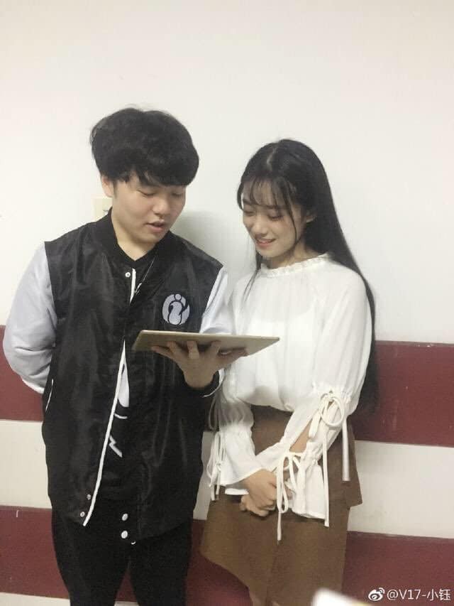 Vừa đại thắng CKTG 2018, IG Rookie lại khiến cả thế giới ghen tỵ khi công khai mối tình với nữ ...